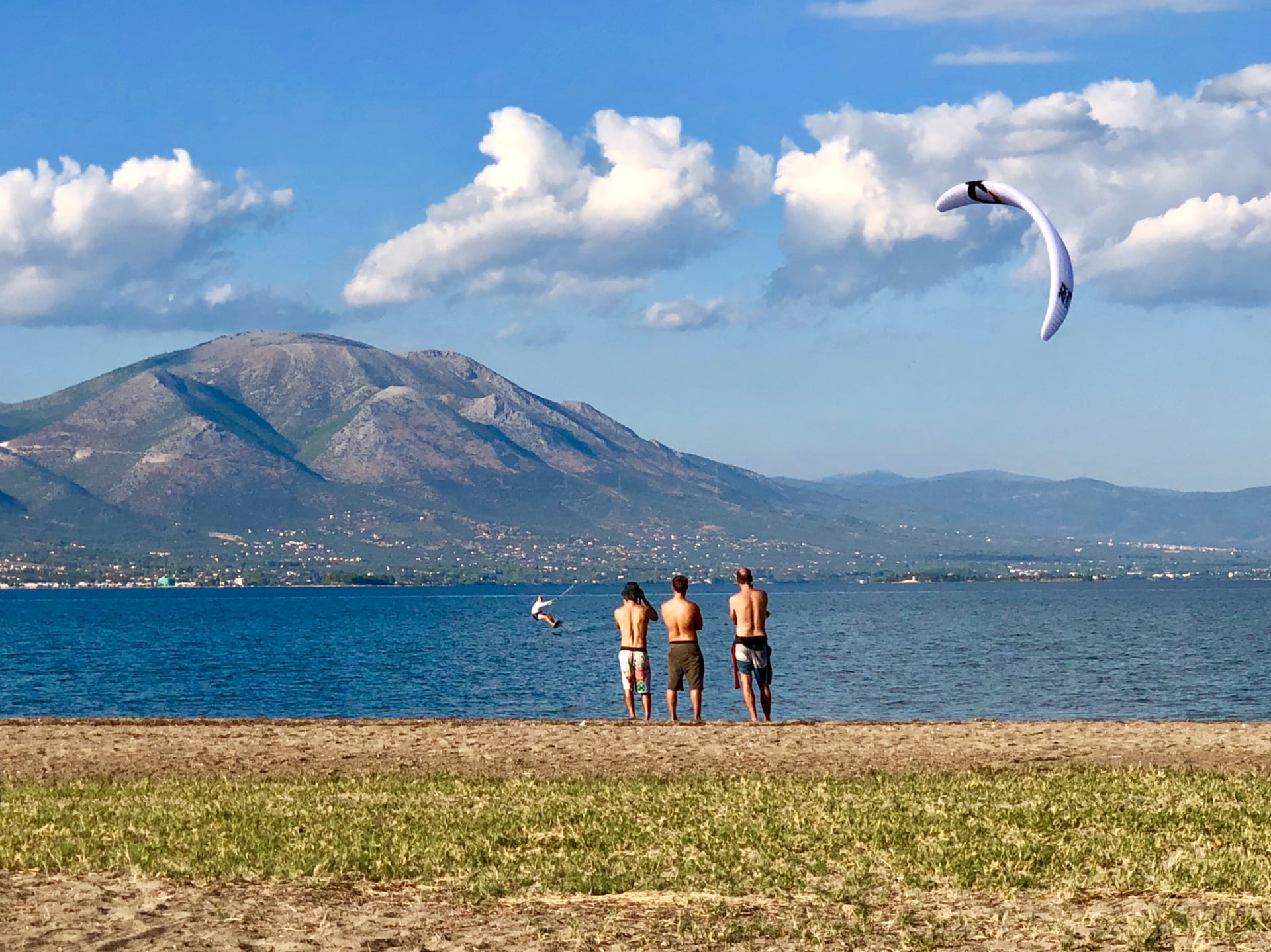 CAMERON LIGHT WIND KITEFOILING IN GREECE VIDEO | ACTION VIDEOS | EPIC ...